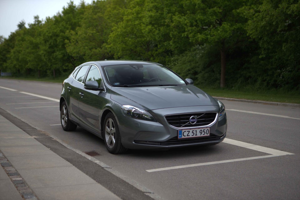 Brugt Volvo V40 2,0 T2 122 Momentum Eco 5d - Bilbasen