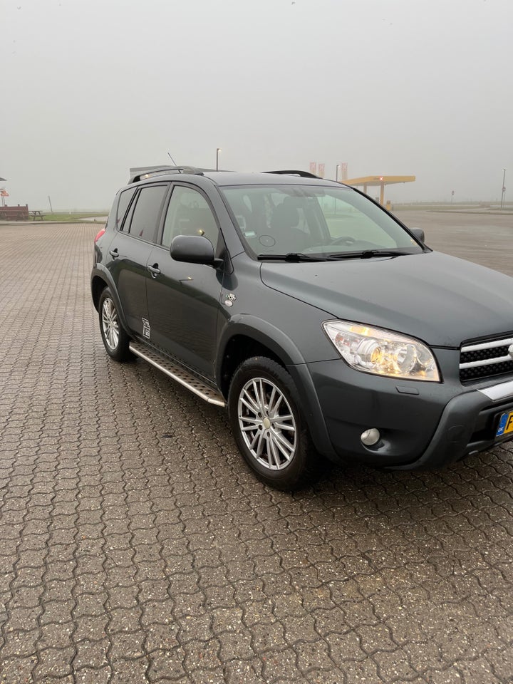 Brugt Toyota RAV4 2,2 D-CAT 177 4x4 Van 5d - Bilbasen