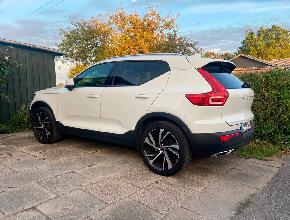 Brugt Volvo XC40 2,0 T5 247 R-Design aut. AWD 5d - Bilbasen
