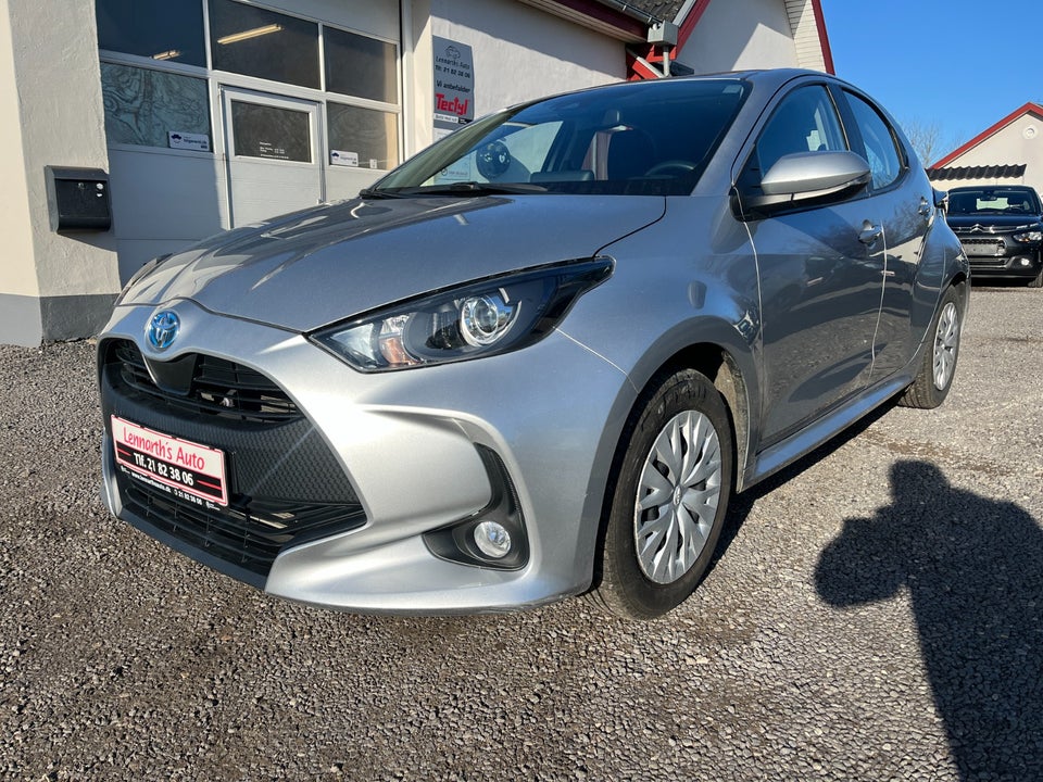 Toyota Yaris 15 Hybrid Cvt